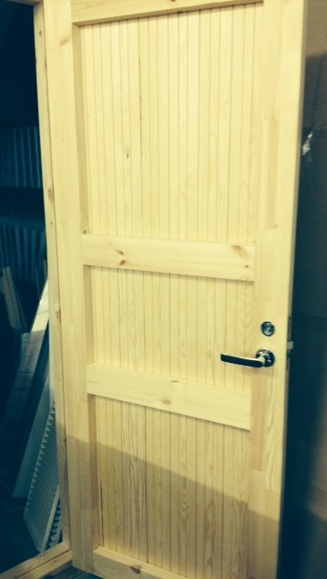 Umpipaneloitu varaston ovi 9x21